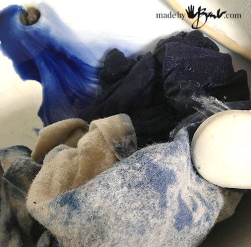 DIY Marbled Vintage Virgin Wool - Made By Barb - simple dyeing blankets